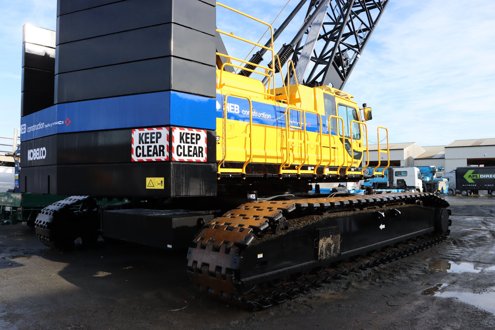 The Difference Between Spider Cranes And Crawler Cranes - Australian Cranes The Difference Between Spider Cranes And Crawler Cranes - Australian Cranes