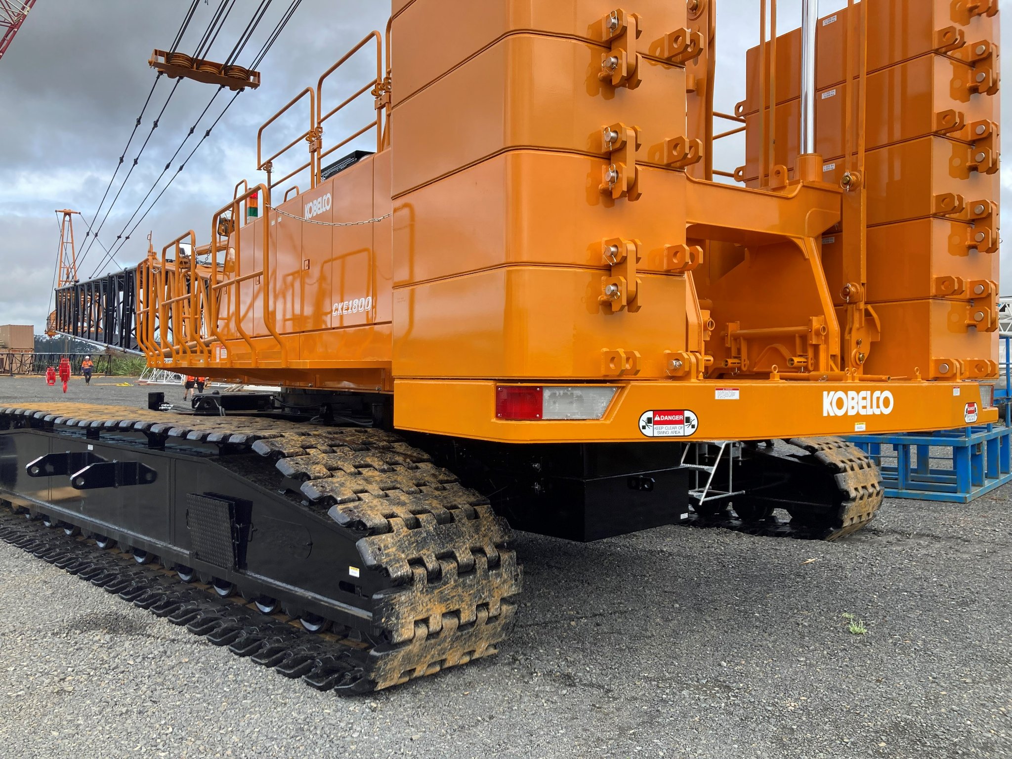 Why Counterweights Are The Most Important Feature Of A Crawler Crane 